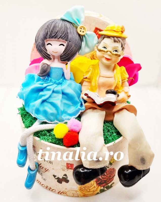 Cadou Bunica Nepoata - Aranjament Figurine din Rasina - Tinalia